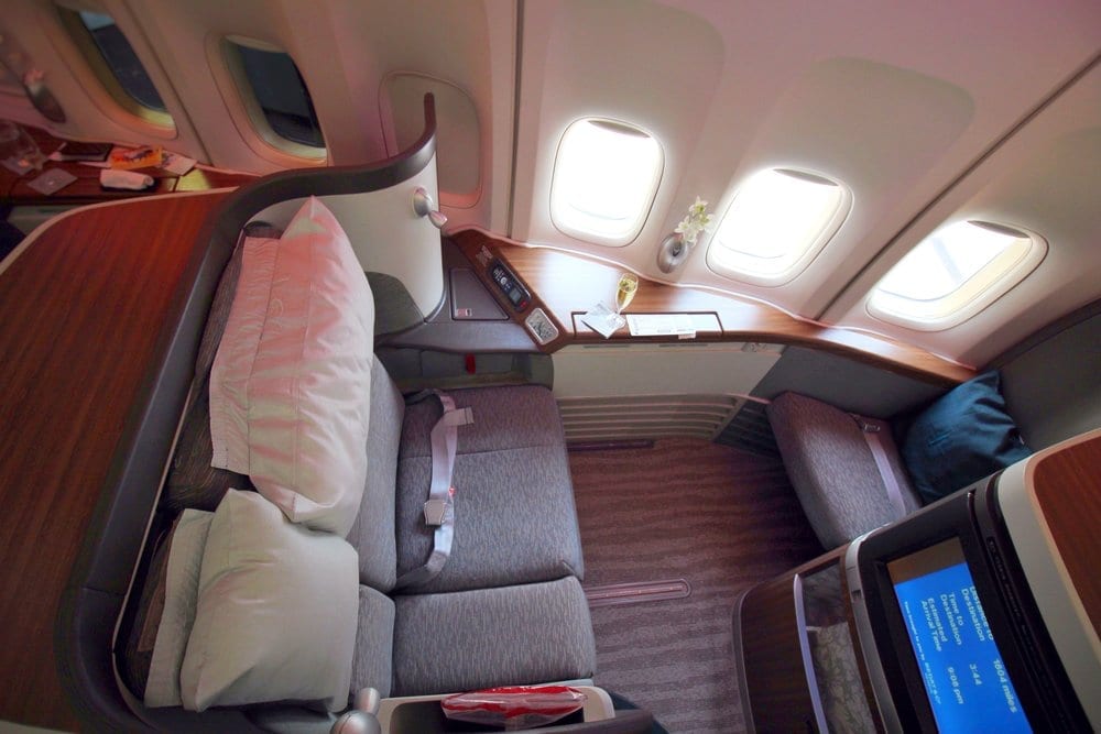 Flight Review: Cathay Pacific First Class Boeing 747-400 - God Save The ...