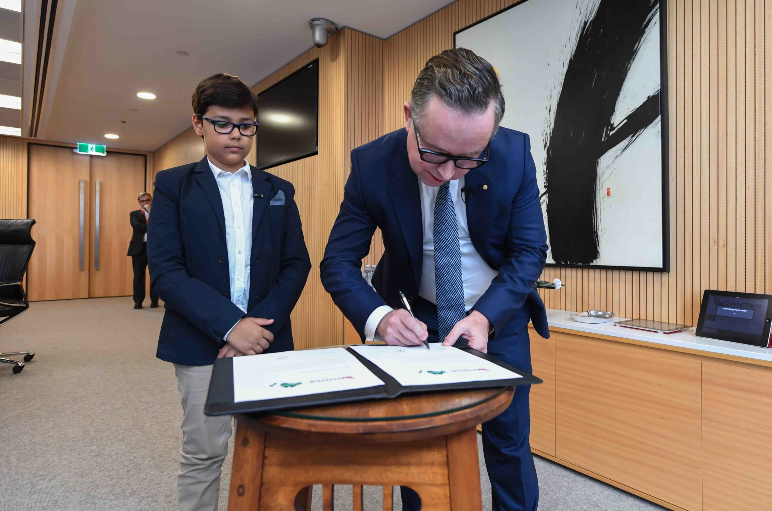 Qantas Signs Letter Of Agreement With Oceania Express, CEOs Meet...